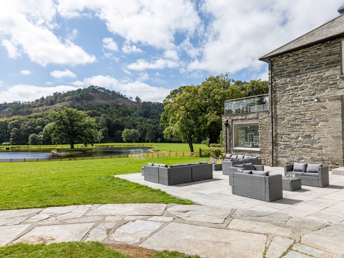 Cottage ∙ 12 Bedrooms ∙ 27 Guests - Wales