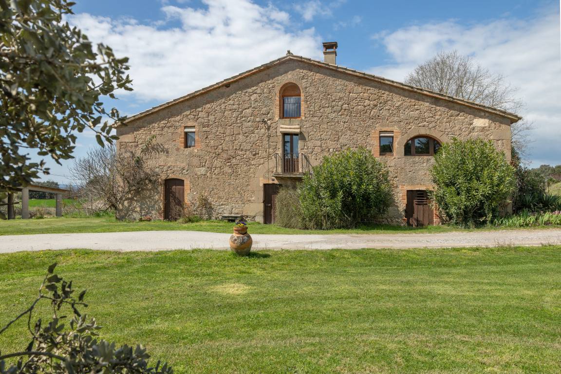 300 M² House ∙ 6 Bedrooms ∙ 18 Guests - Berga