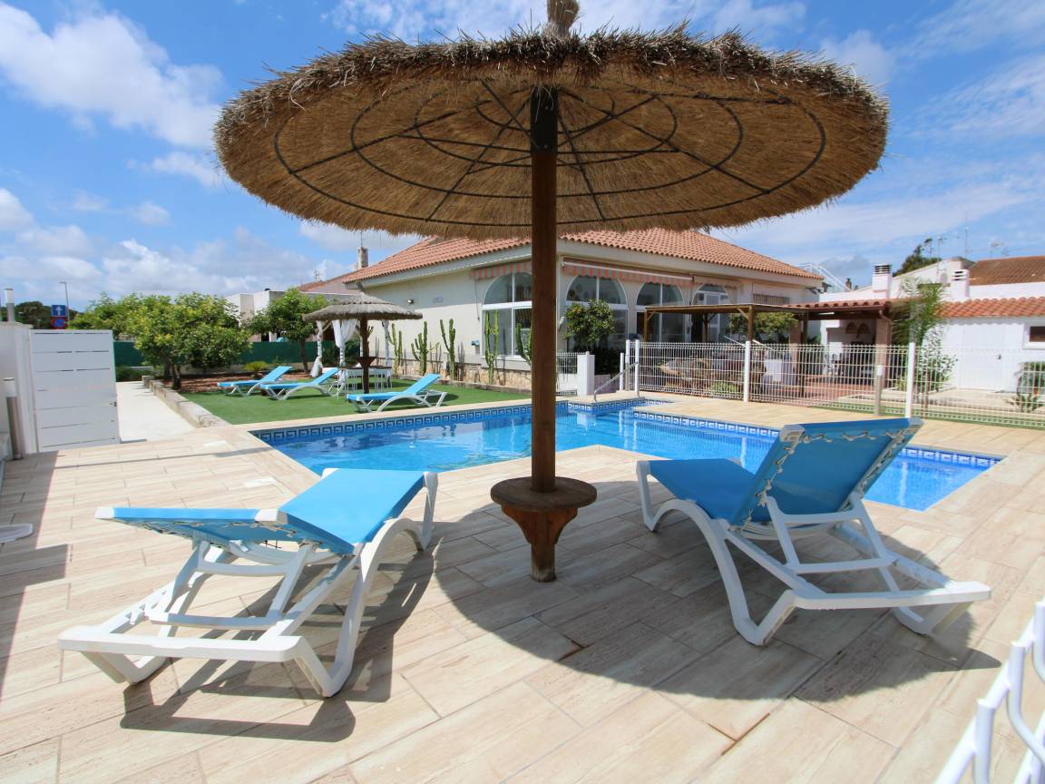 270 M² Villa ∙ 4 Habitaciones ∙ 10 Huéspedes - Riumar