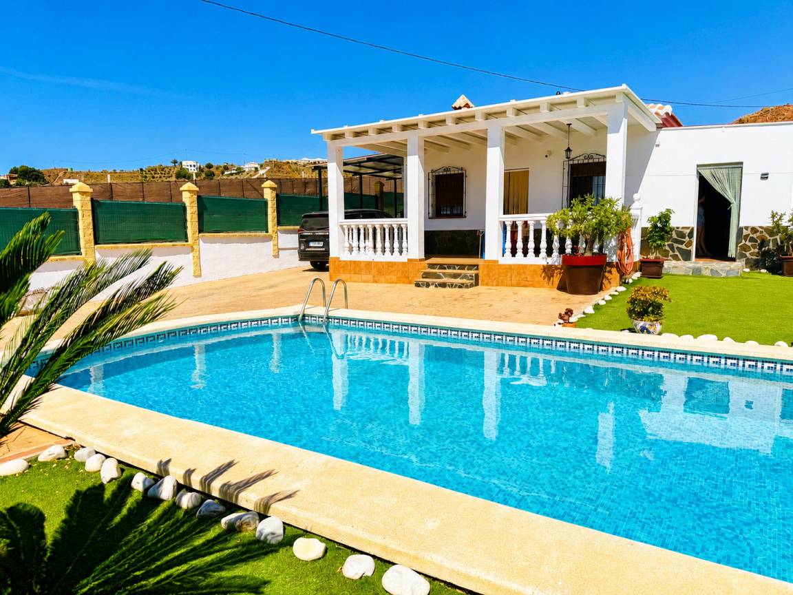 70 M² House ∙ 2 Bedrooms ∙ 4 Guests - Torrox