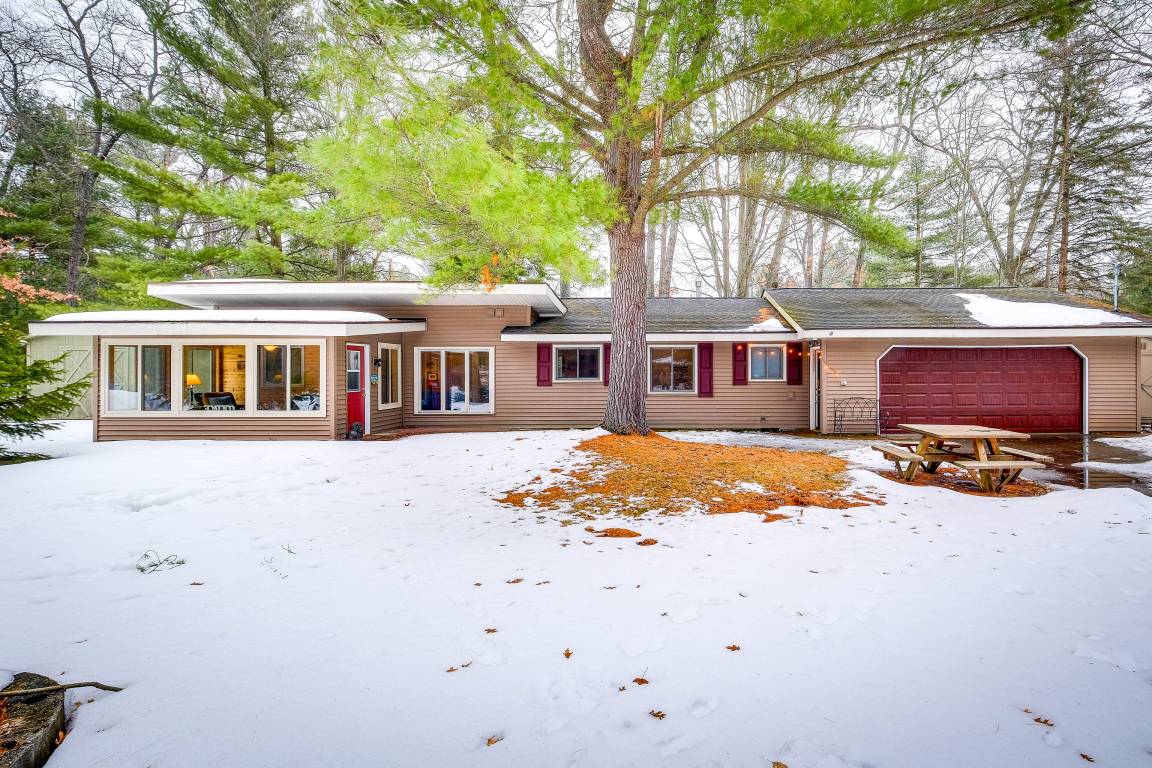106 M² Cottage ∙ 3 Bedrooms ∙ 6 Guests - Higgins Lake State Park, Roscommon