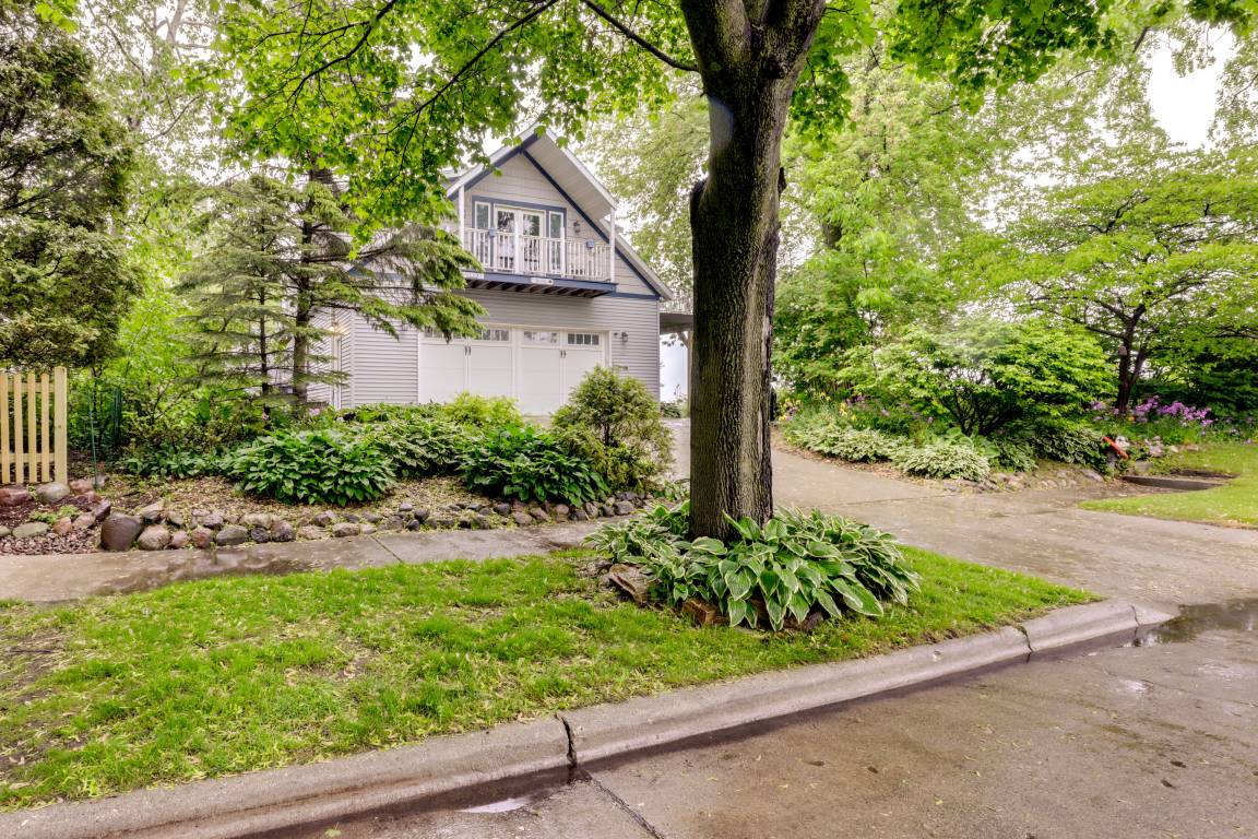 92 M² Apartment ∙ 2 Bedrooms ∙ 5 Guests - Sheboygan, WI