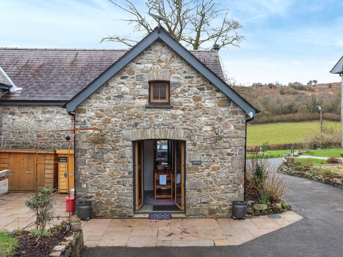 Cottage ∙ 2 Bedrooms ∙ 4 Guests - Llanelli