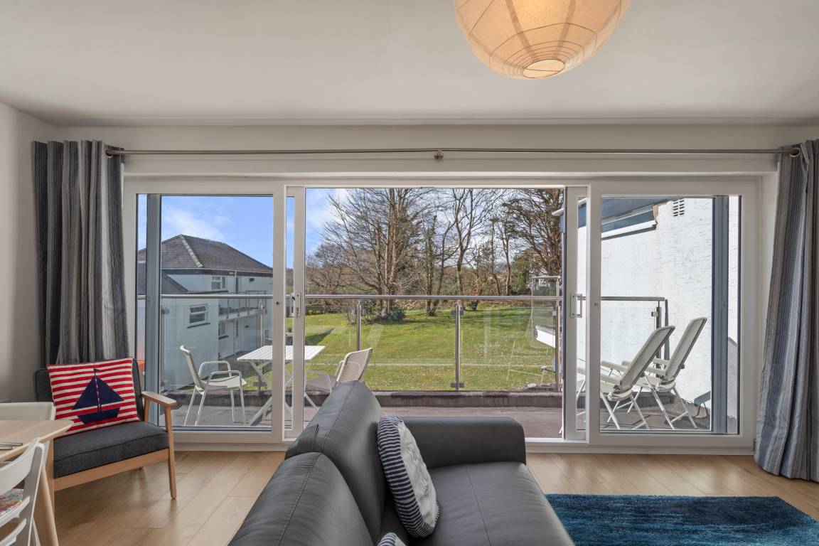 Apartment ∙ 2 Bedrooms ∙ 5 Guests - Coppet Hall Beach