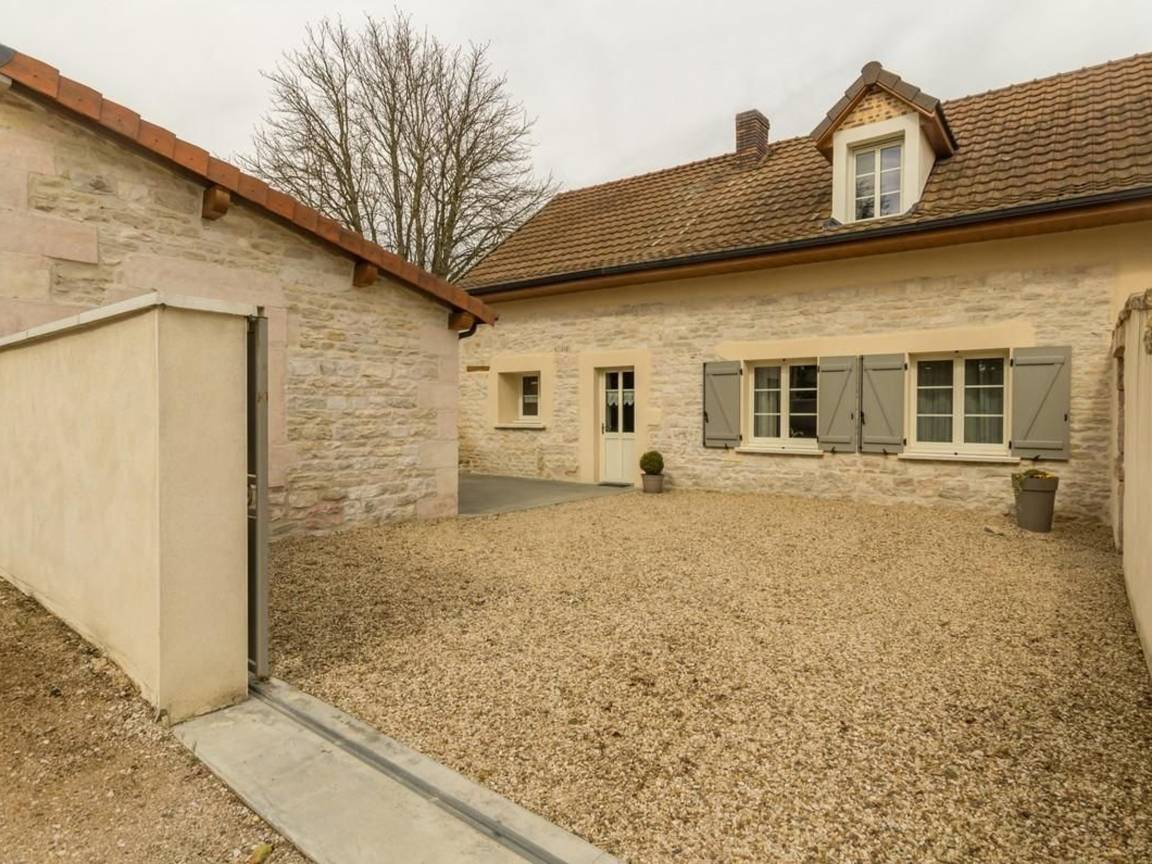 100 M² Cottage ∙ 3 Bedrooms ∙ 6 Guests - Beaune