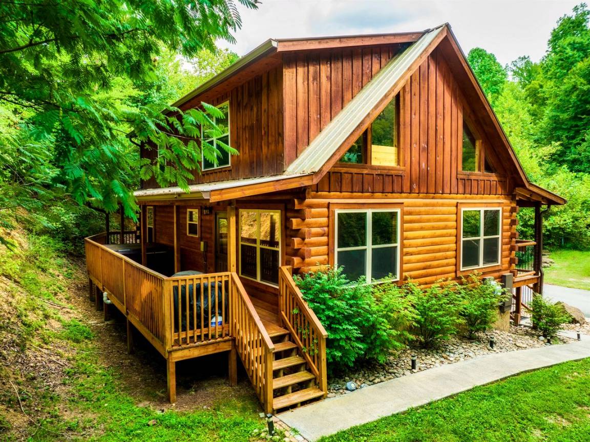 House ∙ 4 Bedrooms ∙ 13 Guests - Pigeon Forge, TN