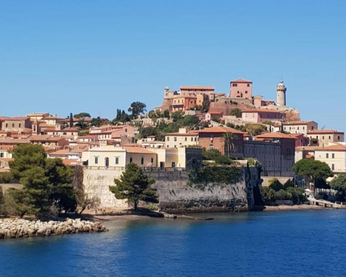 180 M² Villa ∙ 4 Bedrooms ∙ 11 Guests - Portoferraio