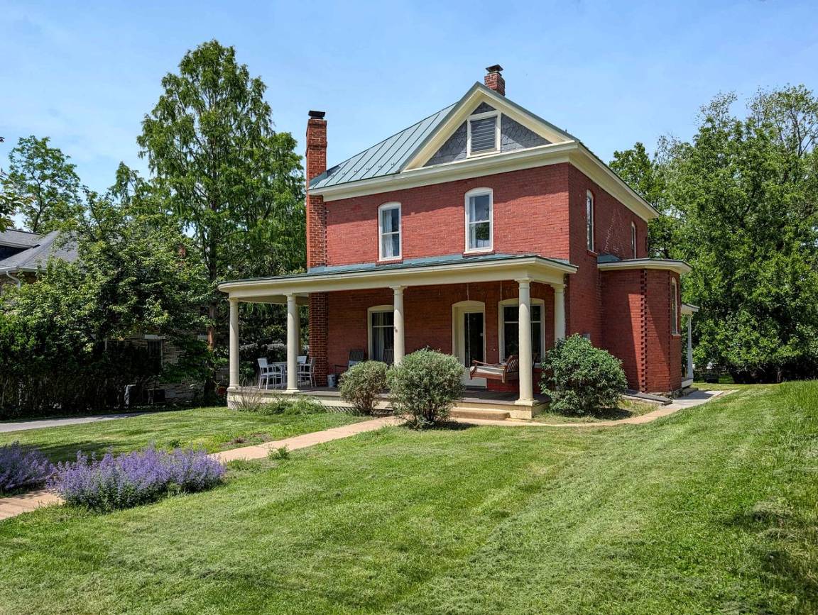 Accommodation ∙ 4 Bedrooms ∙ 8 Guests - Lovettsville, VA