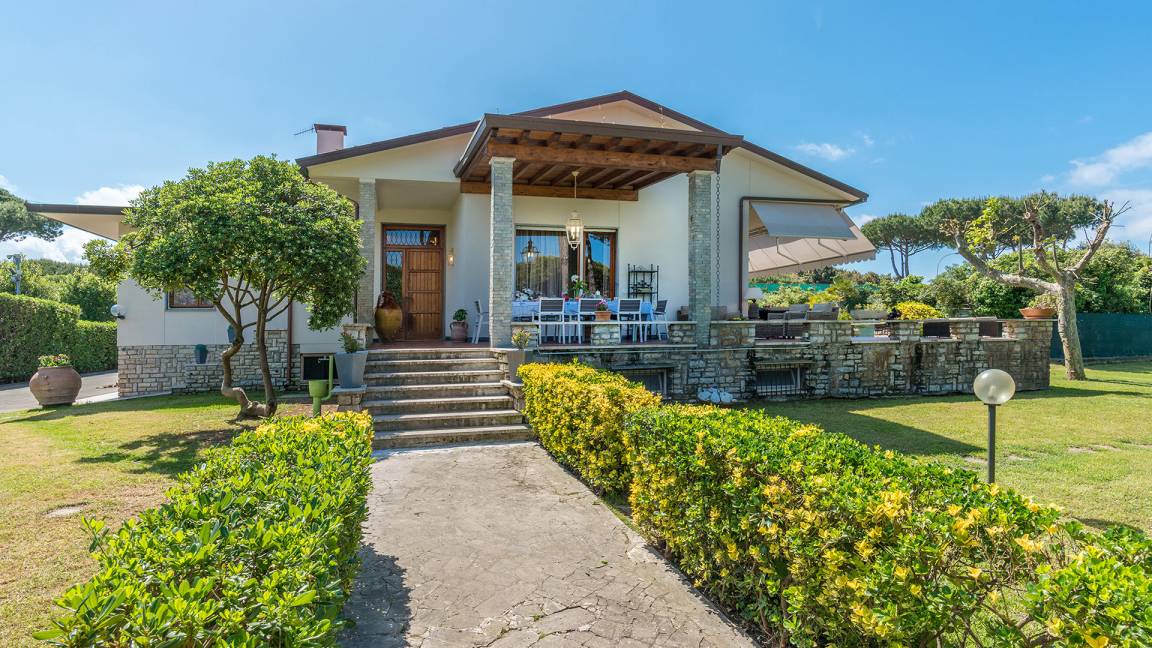 139 M² Villa ∙ 4 Bedrooms ∙ 8 Guests - Viareggio