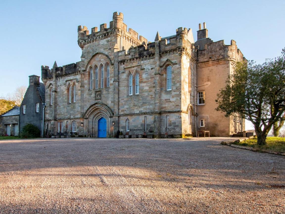Castle ∙ 8 Bedrooms ∙ 16 Guests - Kilmarnock
