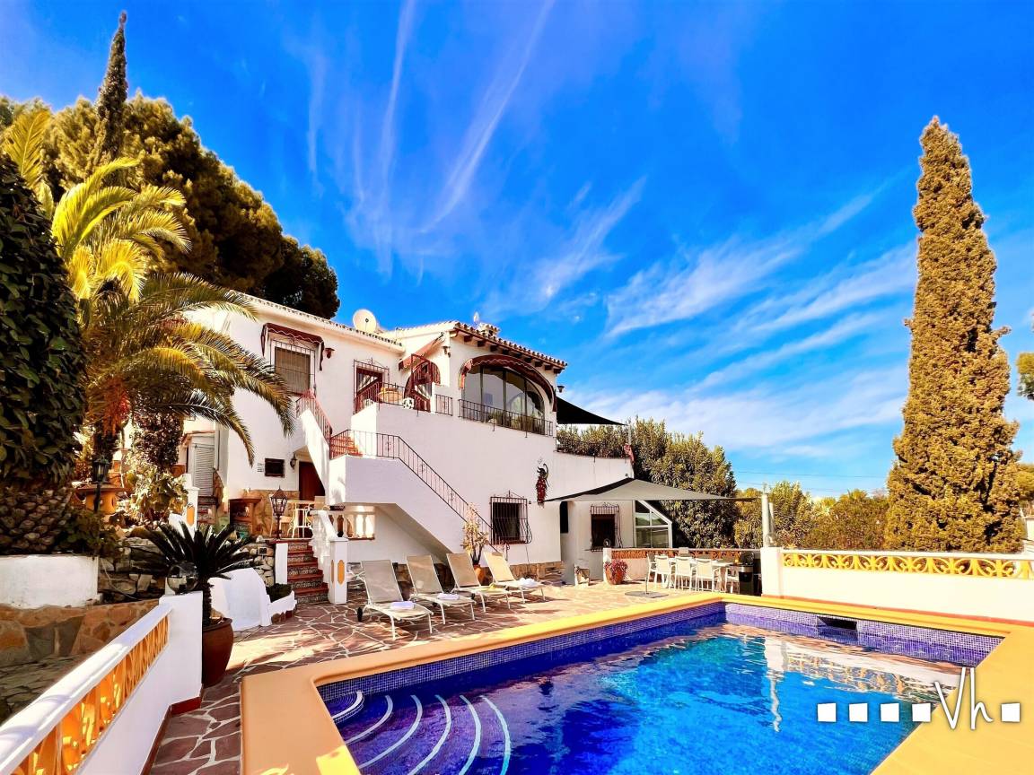 200 M² Villa ∙ 4 Bedrooms ∙ 8 Guests - Moraira