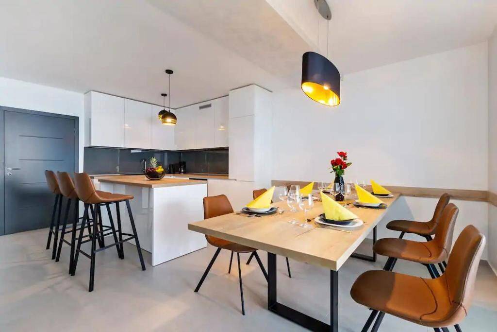 250 M² Appartamento ∙ 4 Camere Da Letto ∙ 8 Ospiti - Selce