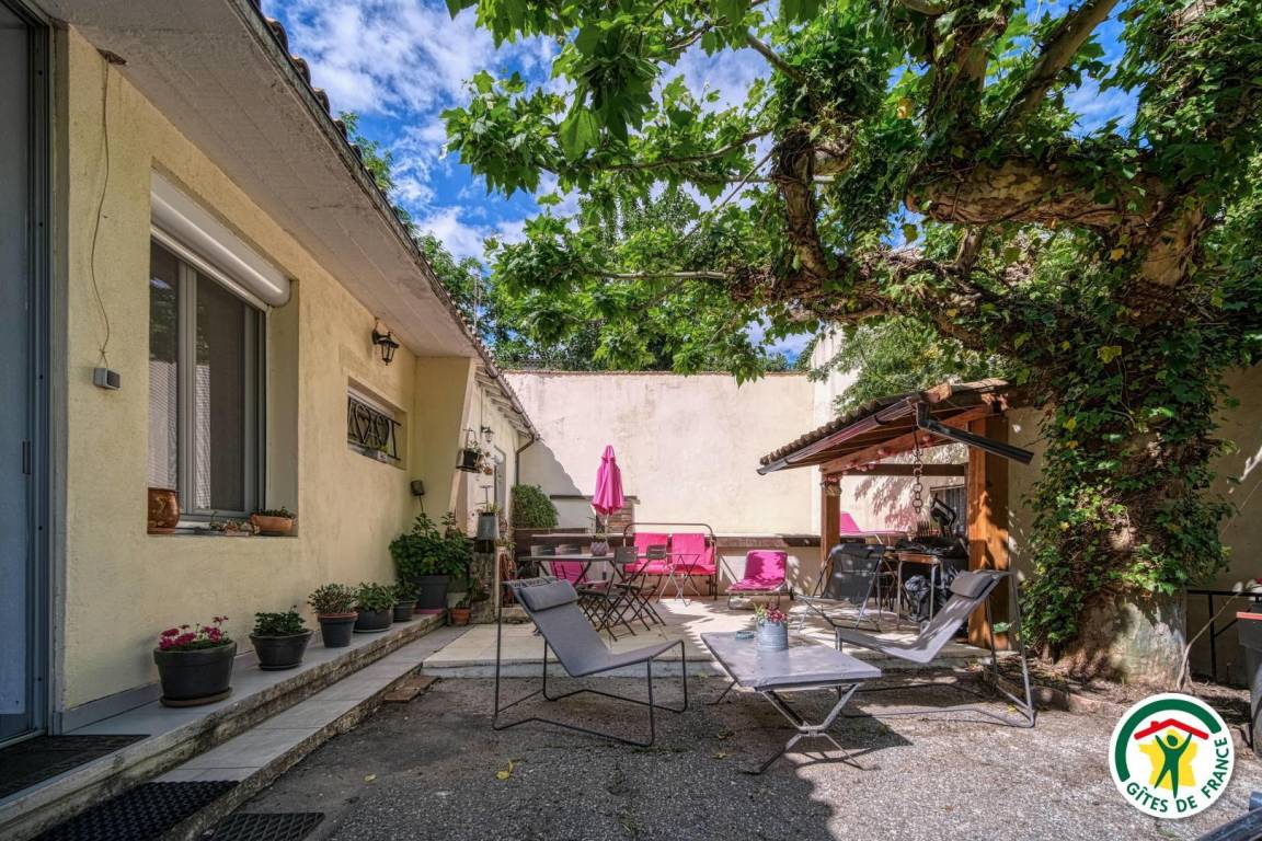 60 M² Gîte ∙ 2 Chambres ∙ 4 Personnes - Suze-la-Rousse