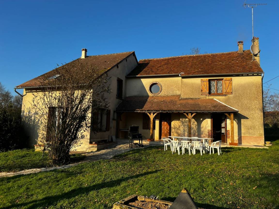 120 M² Maison De Vacances ∙ 5 Chambres ∙ 10 Personnes - Yonne