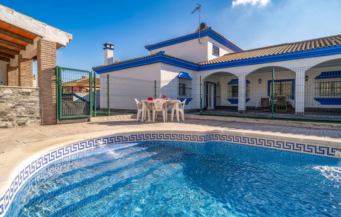 240 M² Huis ∙ 5 Slaapkamers ∙ 10 Gasten - Los Barrios