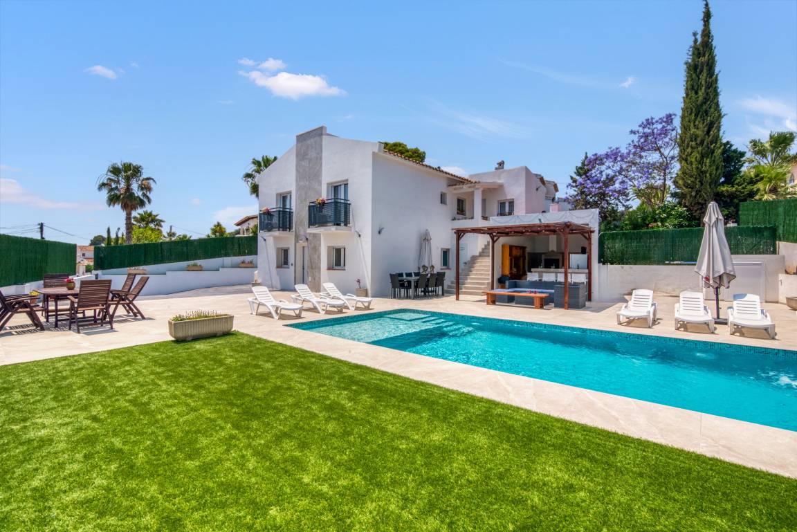 170 M² Villa ∙ 4 Bedrooms ∙ 8 Guests - Calp