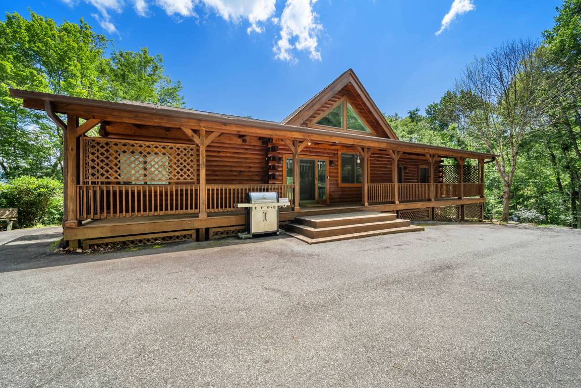 Cabin ∙ 4 Bedrooms ∙ 10 Guests - Sugar Mountain, NC