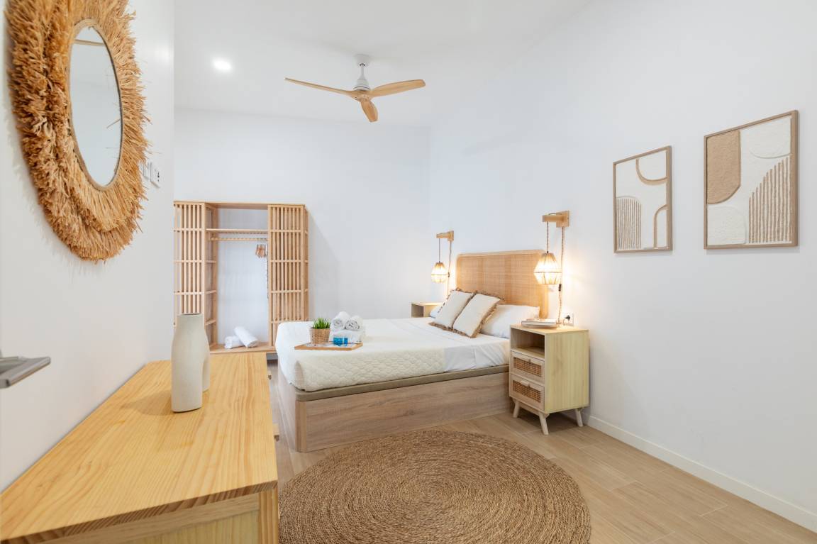 90 M² Apartment ∙ 3 Bedrooms ∙ 5 Guests - Valencia