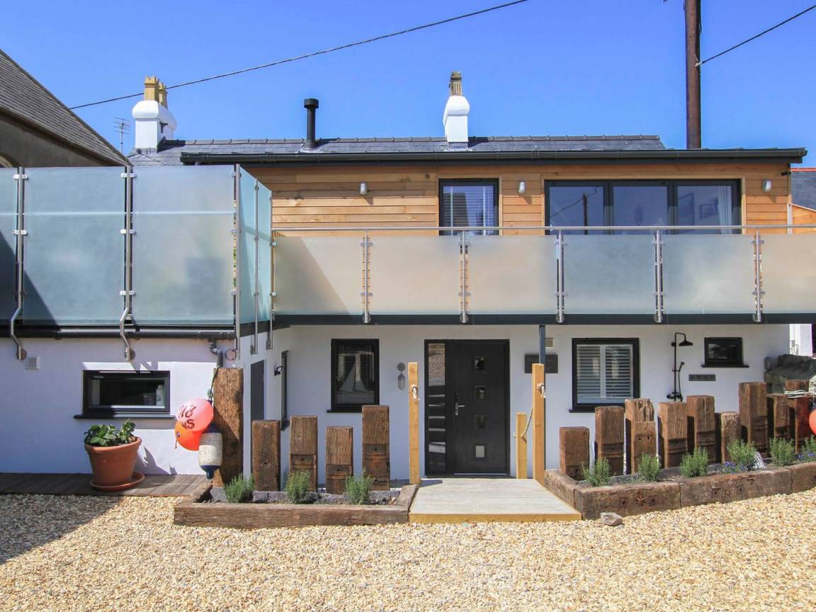 Cottage ∙ 4 Bedrooms ∙ 9 Guests - Anglesey