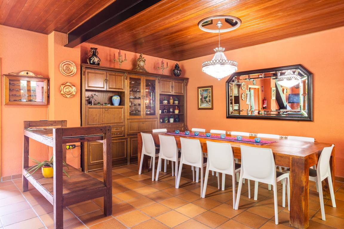 375 M² Casa ∙ 6 Habitaciones ∙ 14 Huéspedes - Vic