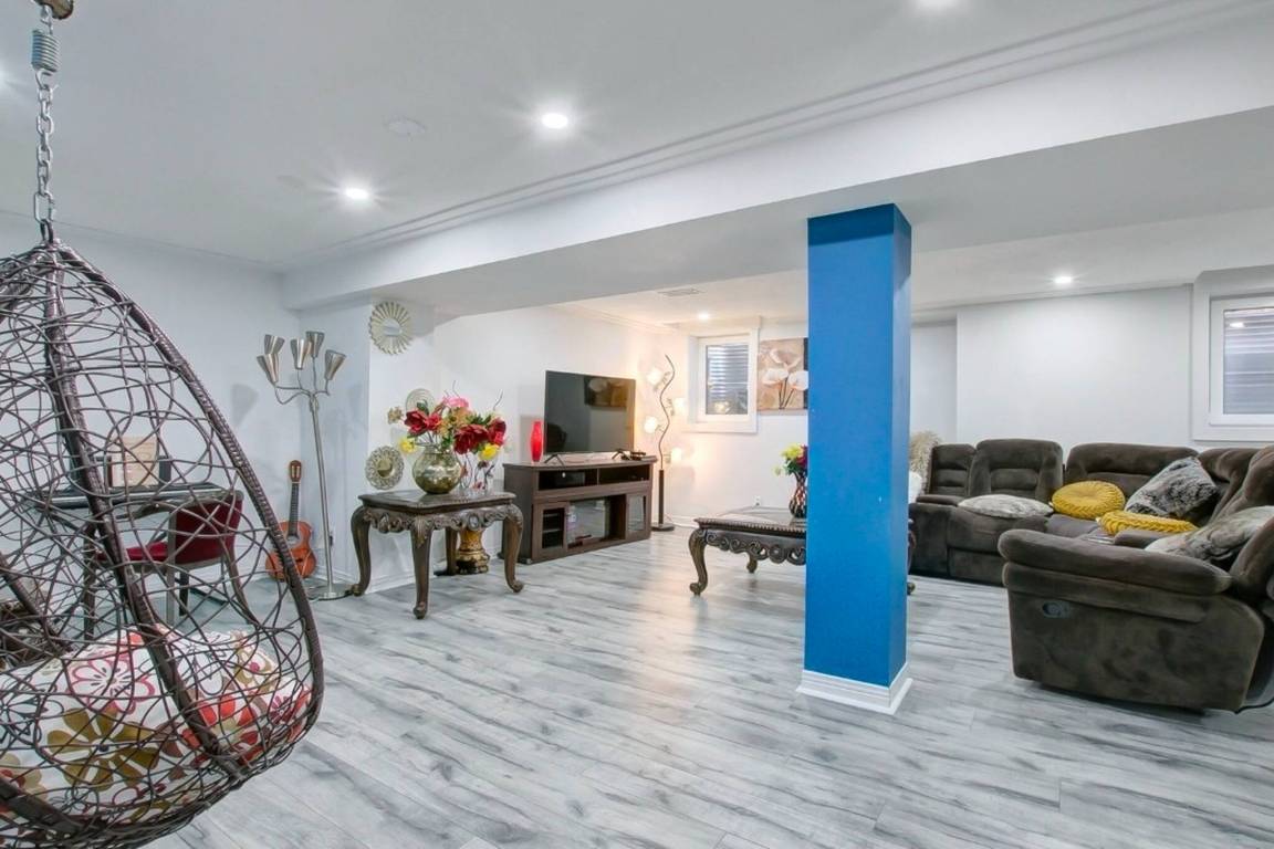 Talo ∙ 2 Makuuhuonetta ∙ 4 Vierasta - Oshawa