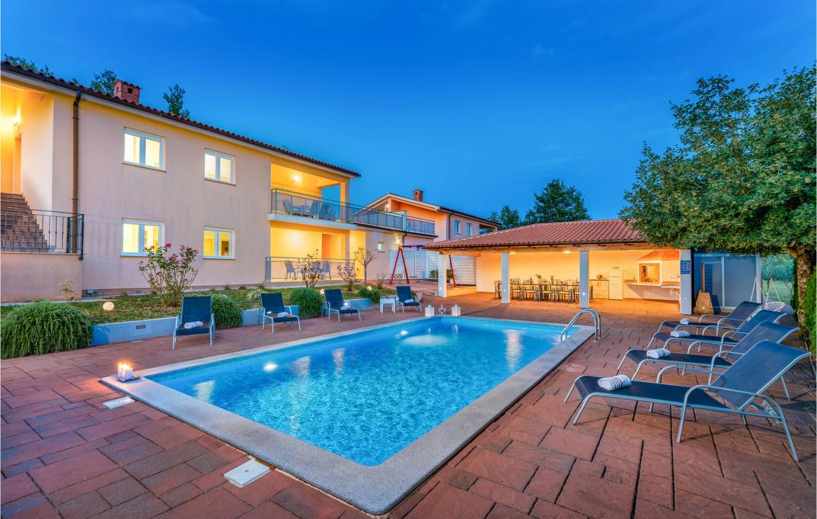 200 M² Maison De Vacances ∙ 6 Chambres ∙ 12 Personnes - Istrie