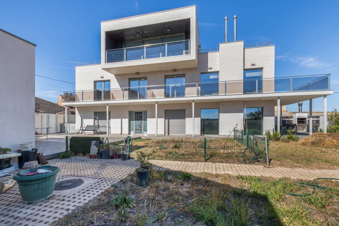 250 M² House ∙ 5 Bedrooms ∙ 15 Guests - Gallocanta