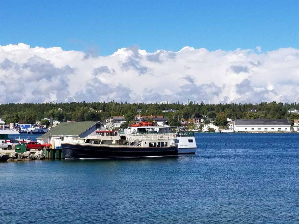 121 M² Condo ∙ 2 Bedrooms ∙ 4 Guests - Mackinac Island, MI