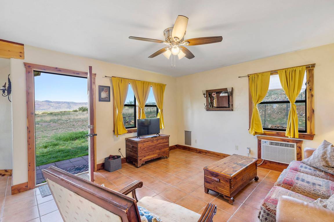 House ∙ 2 Bedrooms ∙ 4 Guests - Alpine, TX