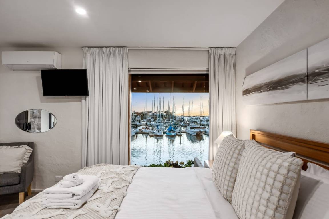 176 M² House ∙ 3 Bedrooms ∙ 9 Guests - Adelaide