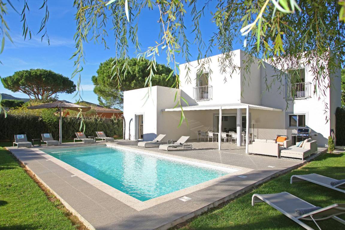 224 M² Ferienhaus ∙ 6 Schlafzimmer ∙ 14 Gäste - Calvi