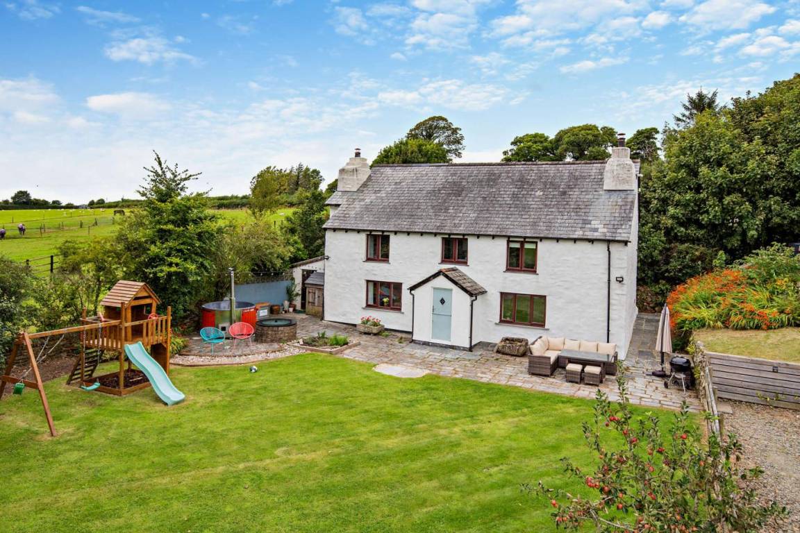 Cottage ∙ 5 Bedrooms ∙ 9 Guests - Devon