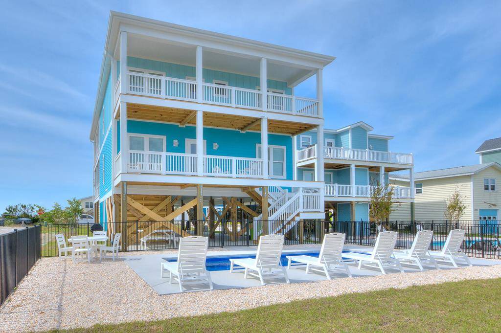 House ∙ 6 Bedrooms ∙ 20 Guests - Oak Island, NC