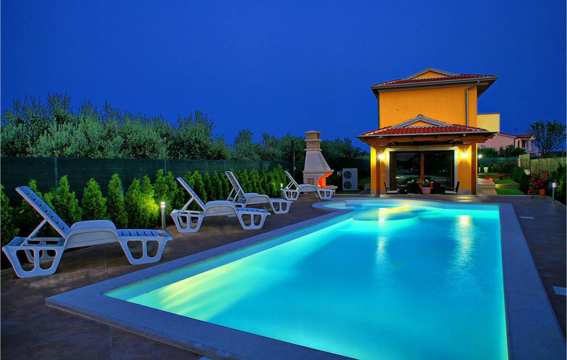 250 M² House ∙ 3 Bedrooms ∙ 8 Guests - Pula