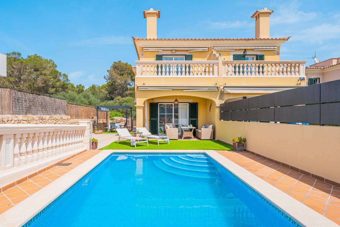 180 M² Villa ∙ 4 Habitaciones ∙ 6 Huéspedes - El Arenal