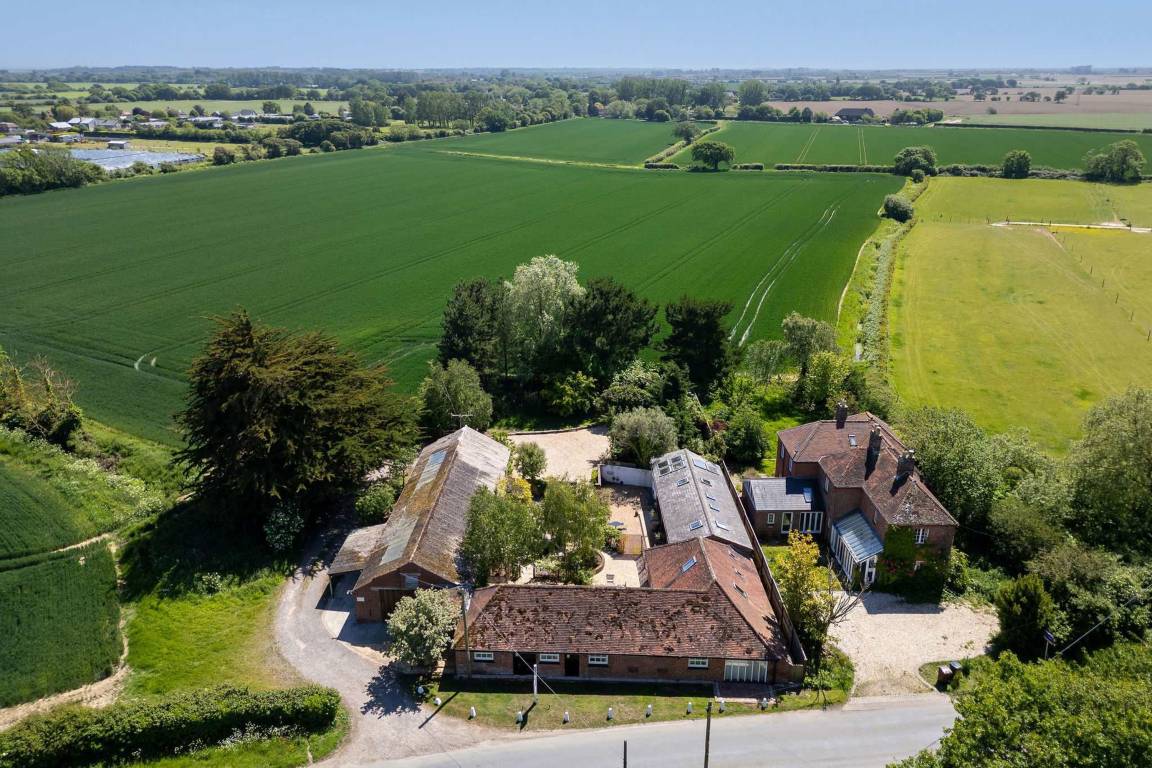 Apartment ∙ 7 Bedrooms ∙ 14 Guests - Chichester