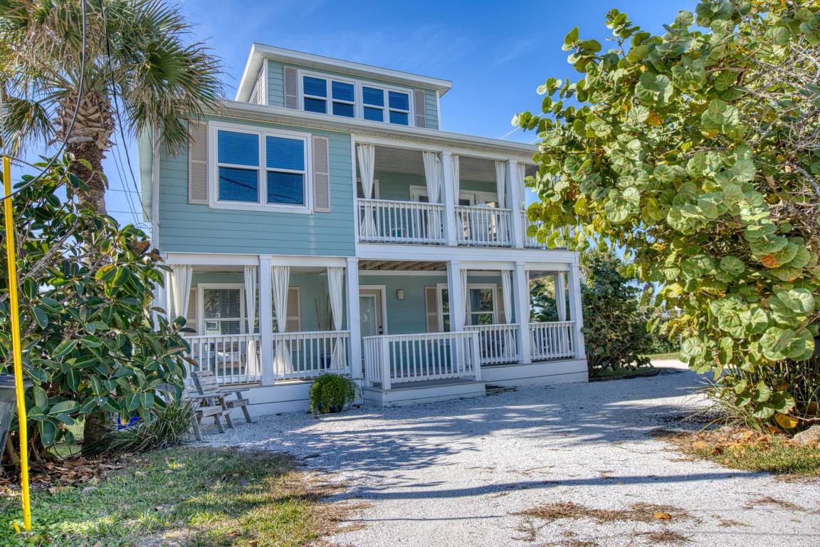 167 M² House ∙ 3 Bedrooms ∙ 6 Guests - New Smyrna Beach, FL