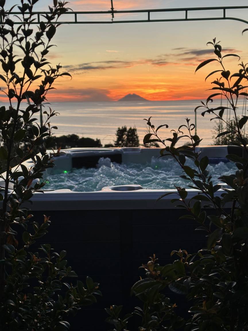 110 M² Villa ∙ 3 Bedrooms ∙ 8 Guests - Tropea