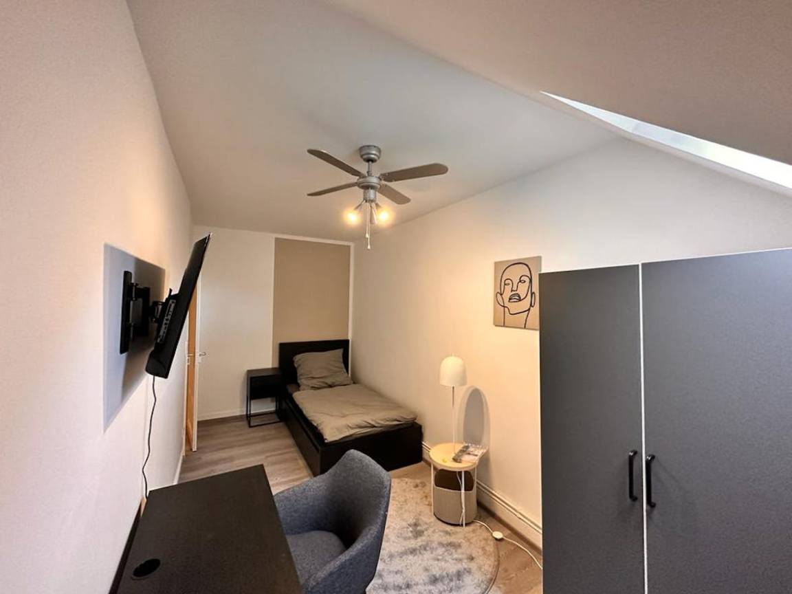 80 M² Private Room ∙ 1 Bedroom ∙ 1 Guest - Frankfurt