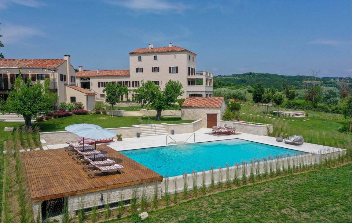 950 M² House ∙ 8 Bedrooms ∙ 16 Guests - Novigrad