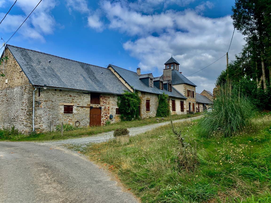 65 M² Cottage ∙ 2 Bedrooms ∙ 4 Guests - Mayenne