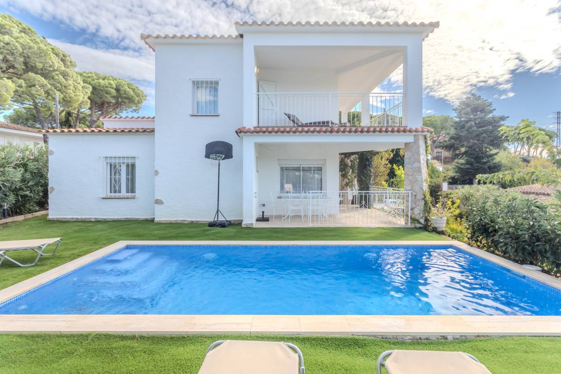 194 M² Villa ∙ 3 Habitaciones ∙ 6 Huéspedes - Platja d'Aro