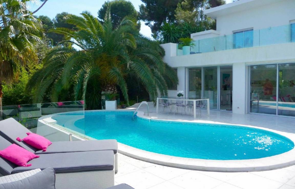 140 M² Villa ∙ 3 Bedrooms ∙ 6 Guests - Antibes