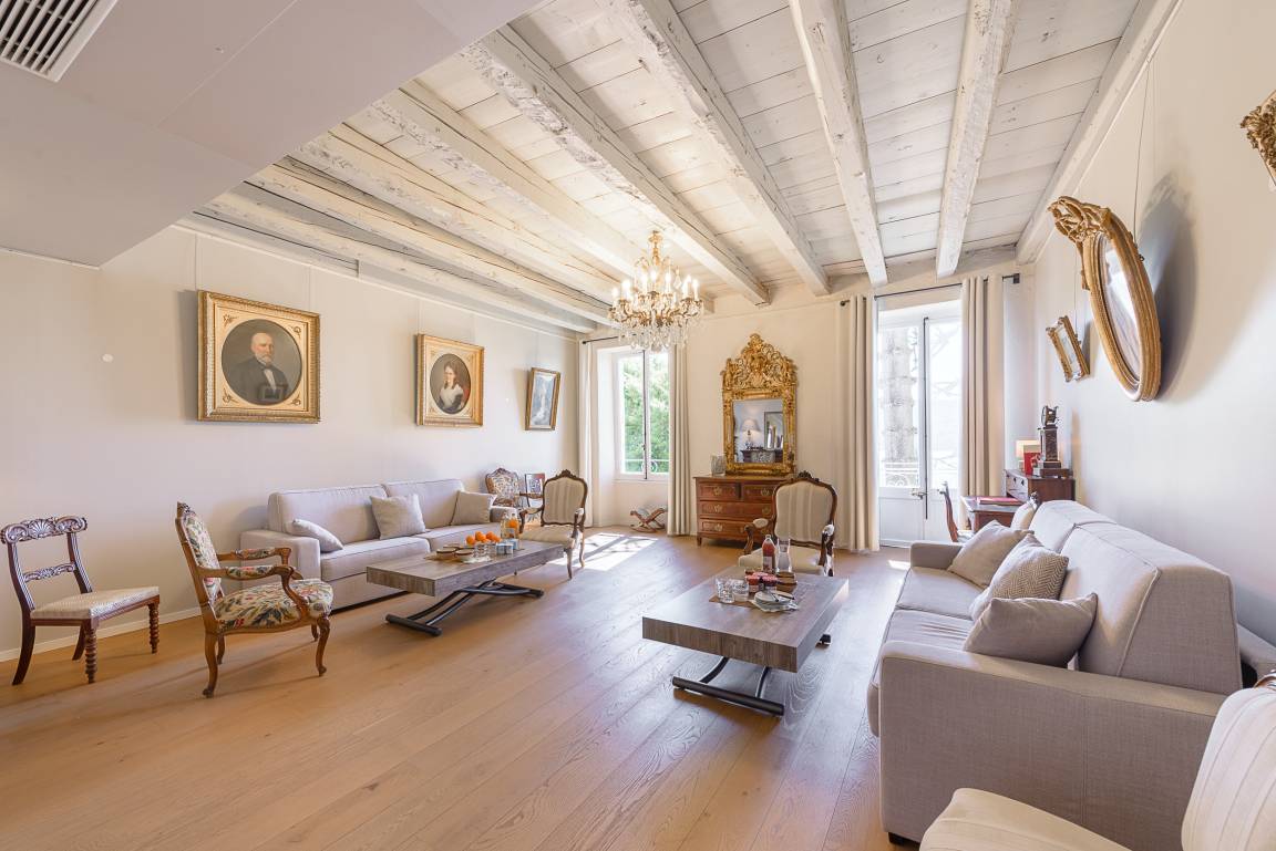 400 M² House ∙ 9 Bedrooms ∙ 21 Guests - Annecy