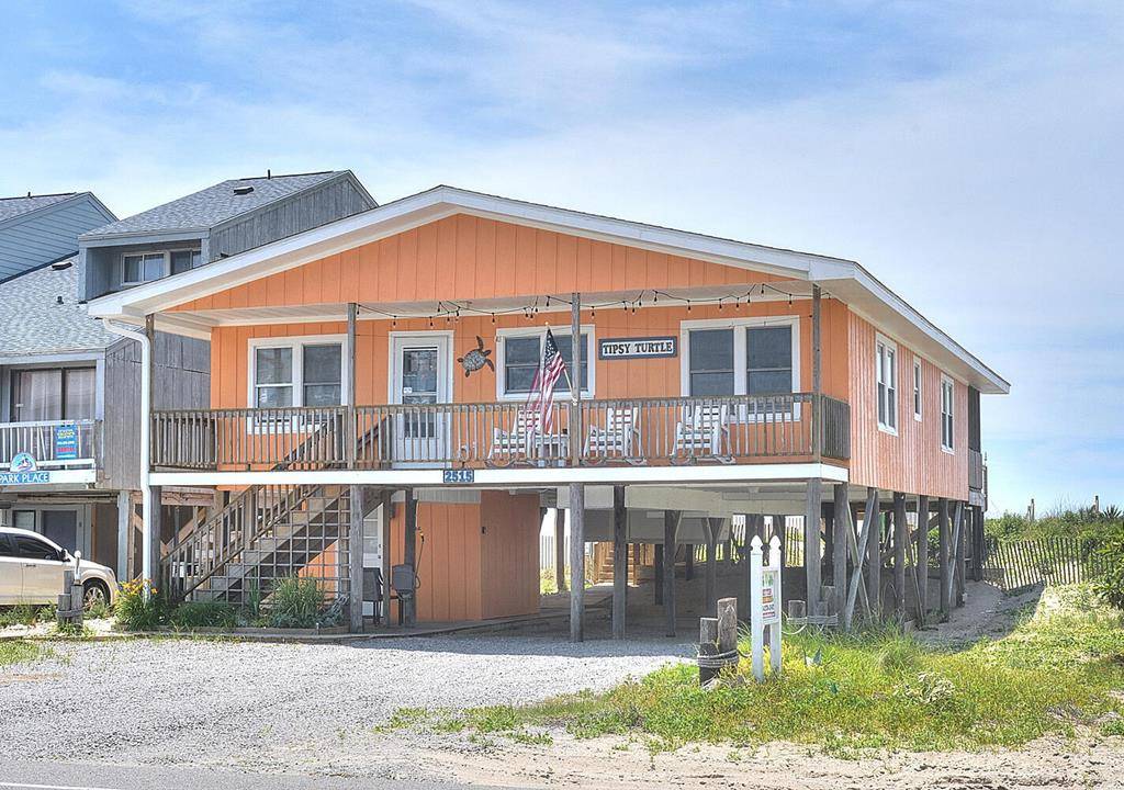 House ∙ 4 Bedrooms ∙ 12 Guests - Oak Island, NC