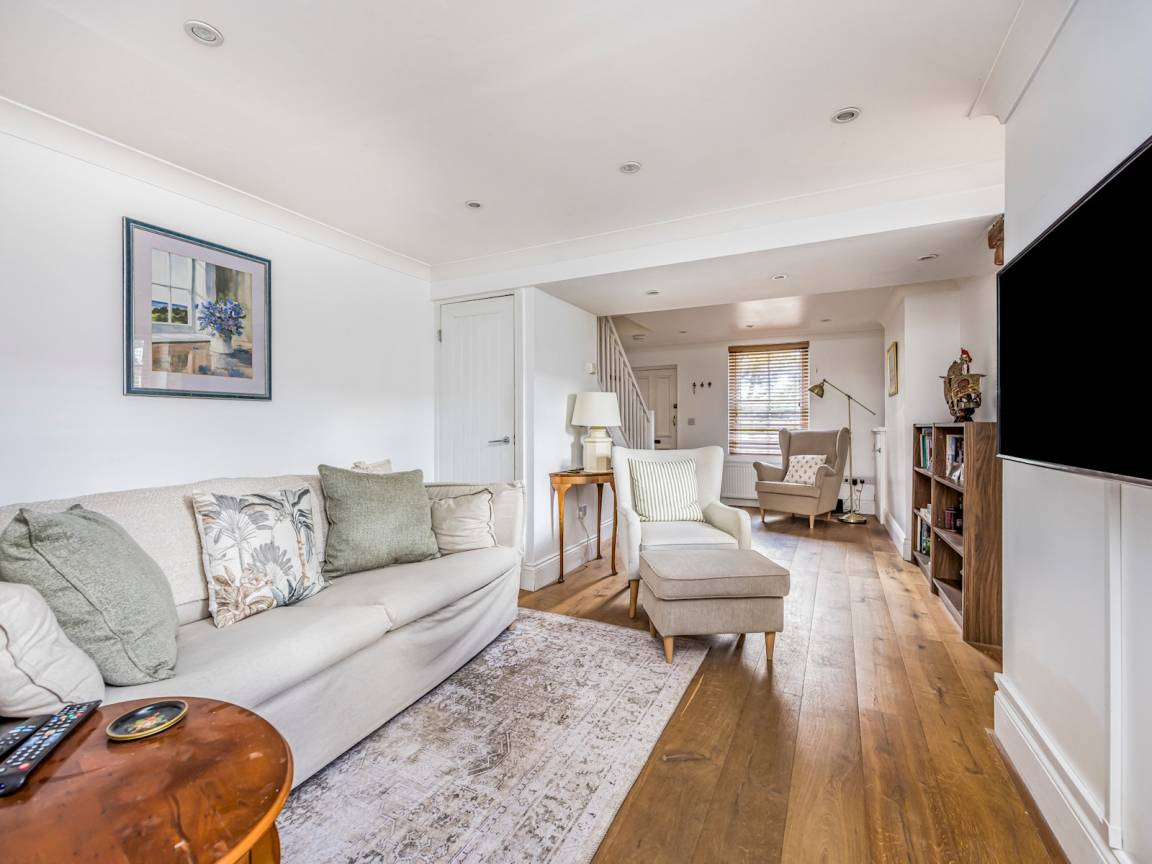 93 M² House ∙ 2 Bedrooms ∙ 4 Guests - University of Chichester