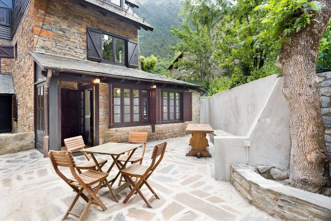 207 M² Huis ∙ 5 Slaapkamers ∙ 7 Gasten - Viella