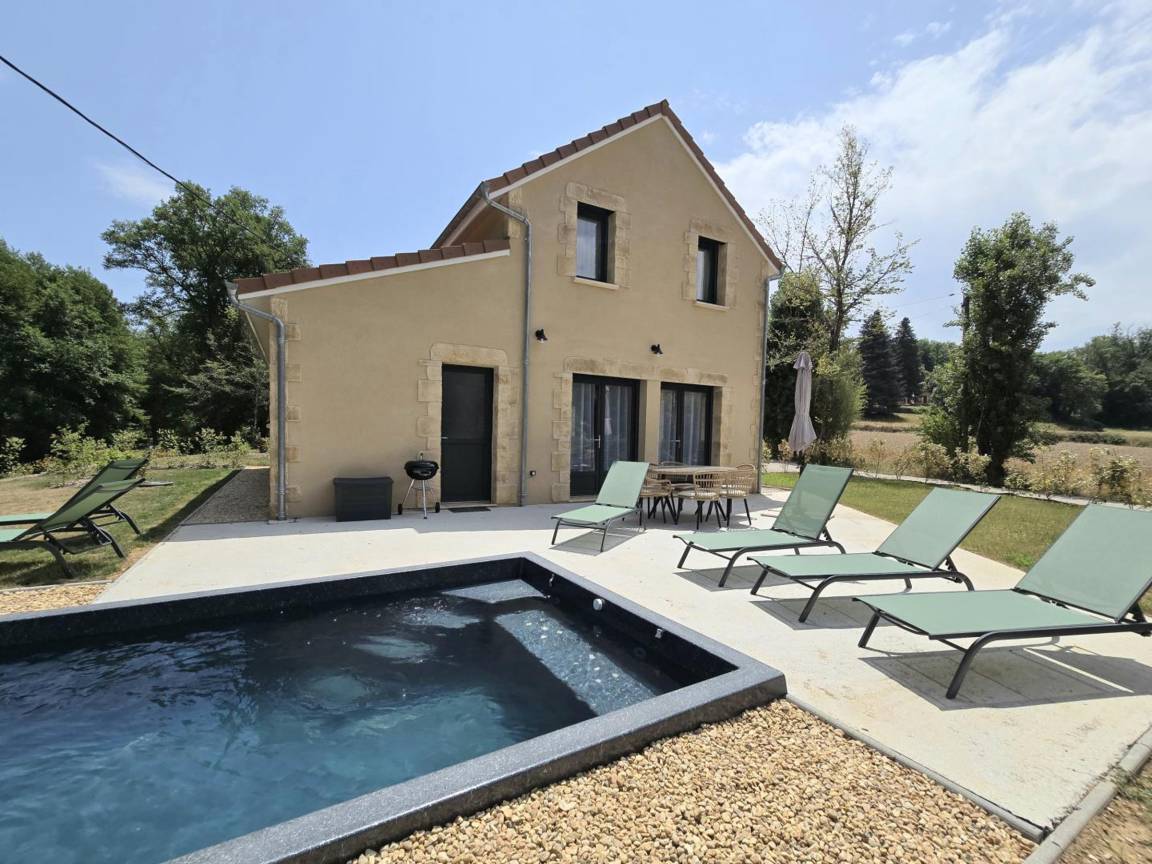 120 M² Cottage ∙ 3 Bedrooms ∙ 6 Guests - Dordogne