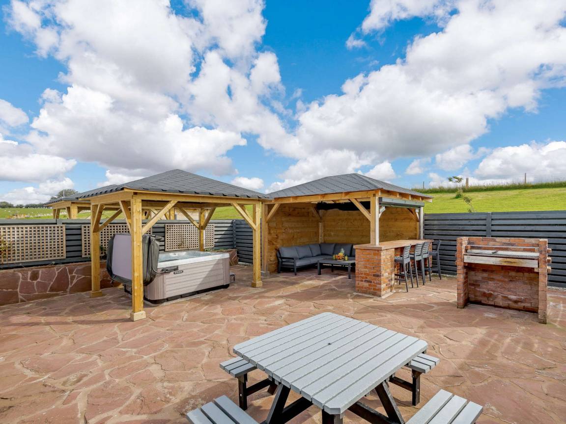 Cottage ∙ 4 Bedrooms ∙ 8 Guests - Loch Lomond