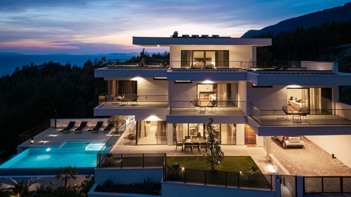 385 M² Villa ∙ 4 Slaapkamers ∙ 8 Gasten - Omiš